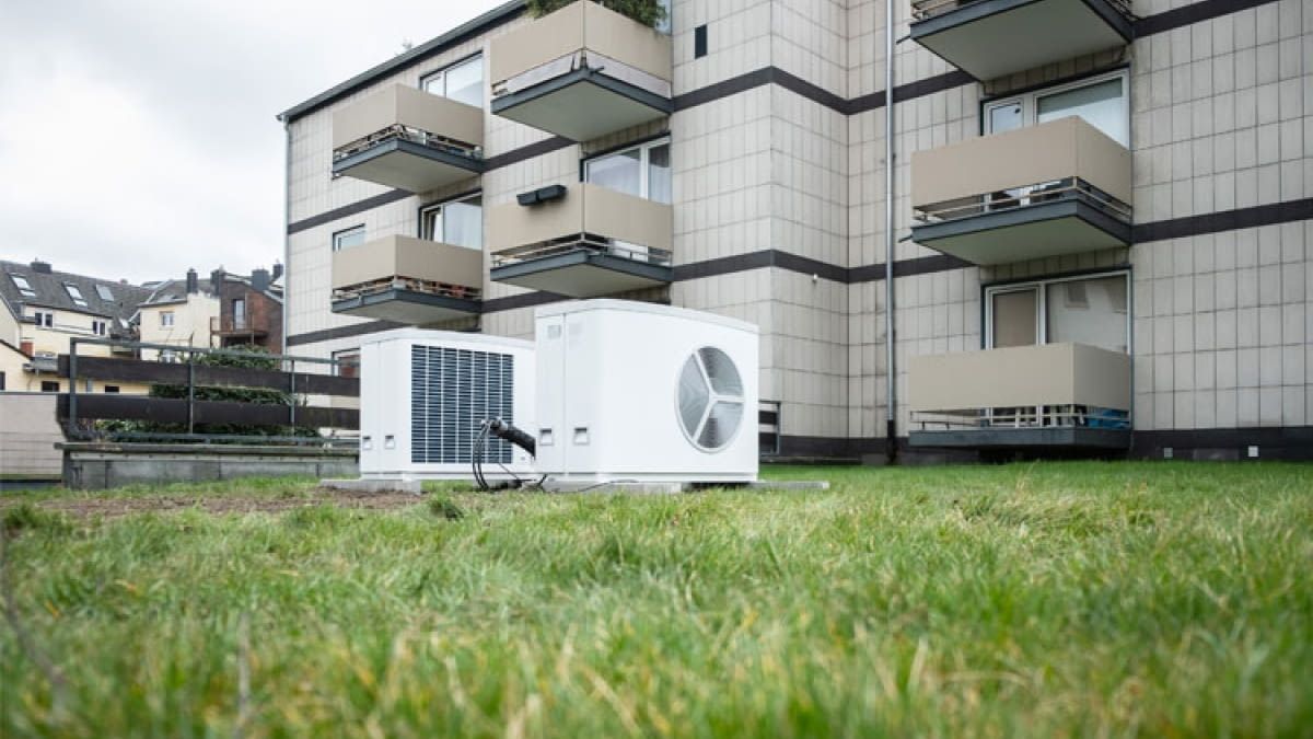 Wärmepumpe Mehrfamilienhaus: Kosten, Möglichkeiten & Effizienz